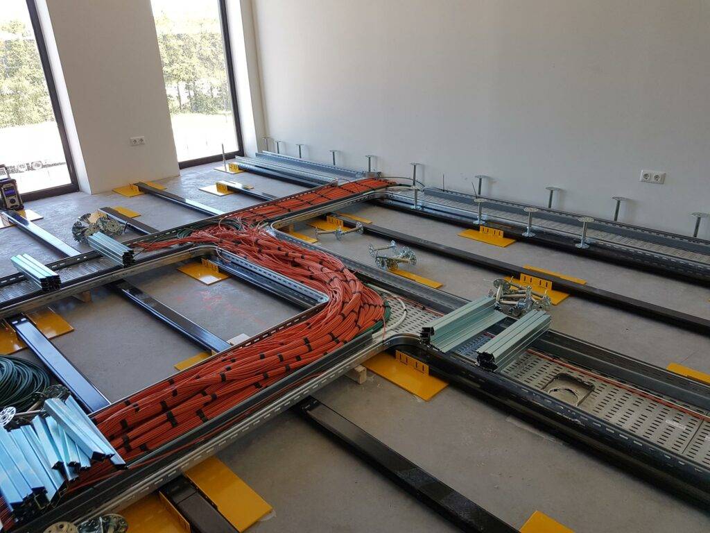 Plus DC, Oss - verhoogde vloeren van PBS Holland